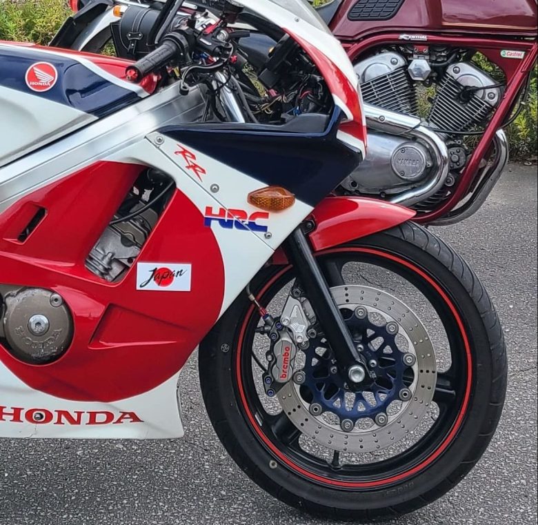 ホンダ CBR250R（MC19）のレビュー、カスタム紹介